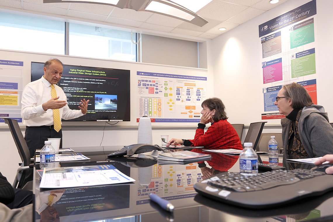 NIH, NCI Directors Take Campus Tour | NIH Record